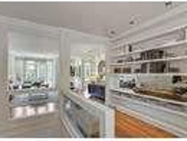 ID#1852: Pacific Heights Top Floor 3BR/2BA Flat w/Shared Garden