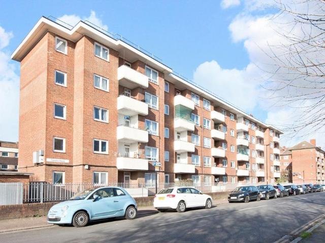 Idonia Street, Greenwich 2 bed flat to rent £1,900 pcm £438 pw