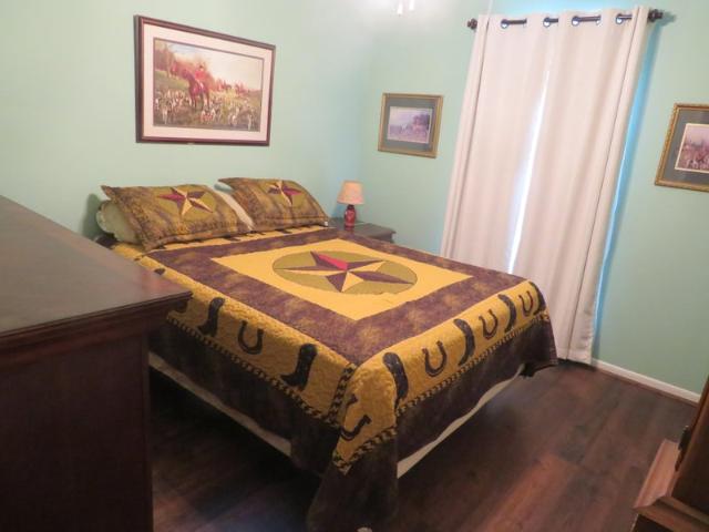 Ideal for Student UHCL or Traveling Nurse