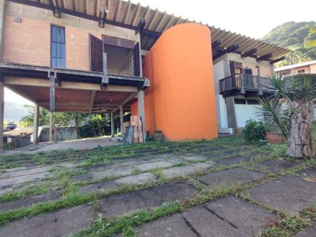Ideal para hostel, pousada ou uso residencial – 4 suítes e lazer Martim de Sá