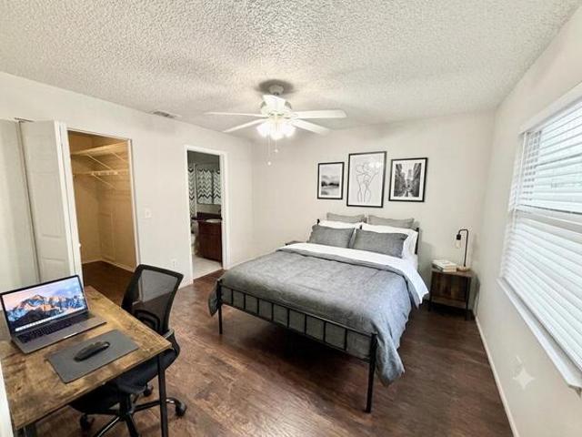 Ideally located in Carrollwood near Trails and Shopping. Rooms include work desk and closets!