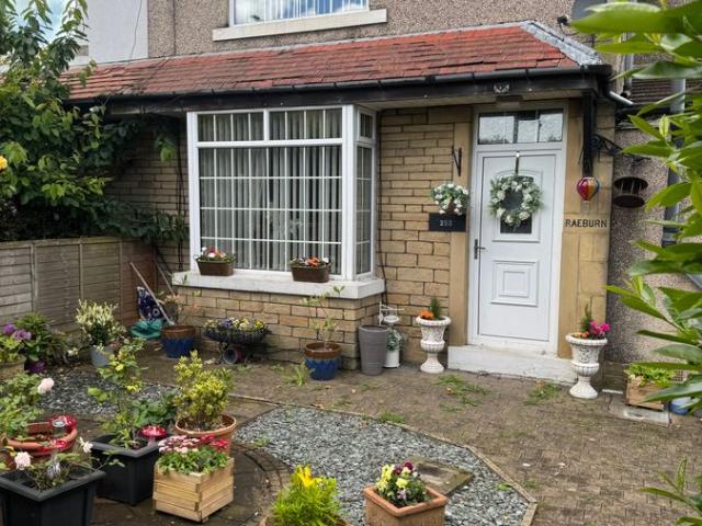 Idle Road, Bradford BD2, 3 bed semi detached house to rent, £1,150 pcm | PrimeLocation