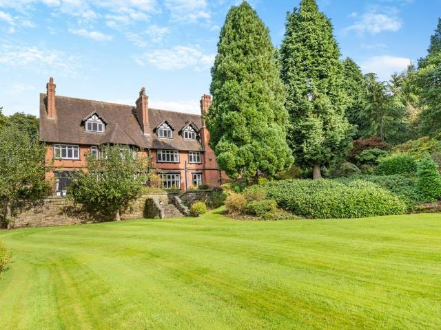 Idlerocks Moddershall Stone. 7 bed detached house to rent £4,000 pcm £923 pw