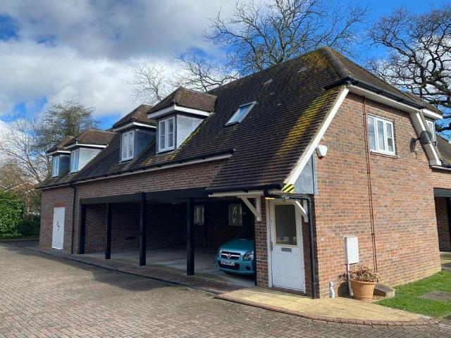 Idsworth Down, Petersfield, GU31 2 bed flat to rent £1,425 pcm £329 pw