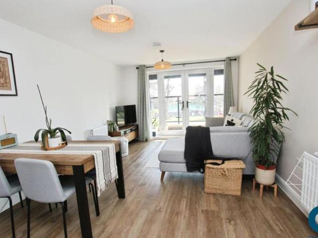 If you are a looking for a modern, two bedroom flat to rent in the Frenchay area with parking and a balcony, then this could be the property for you. Please contact us for more information…….