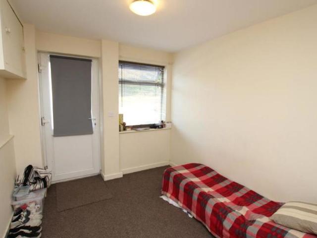 If you are a single tenant, looking for an unfurnished studio apartment to rent in St George, then this could be the property for you. Please contact us for more details.