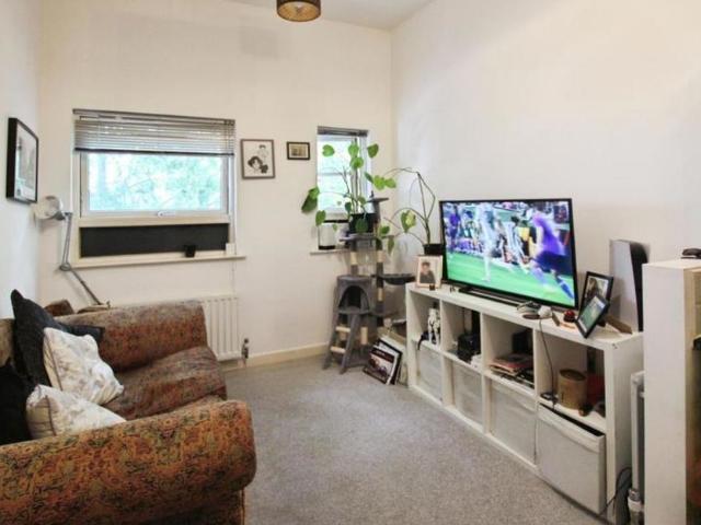 If you are looking for a one bedroom, modern flat to rent with good access to central Bristol then this could be the property for you. Please contact us for more details…