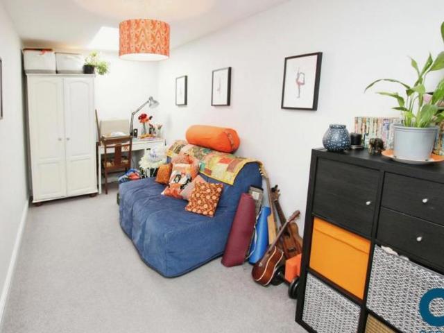 If you are looking to rent a two bedroom property in the Fishponds/Eastville area then look no further. This top floor flat is well presented and benefits from underfloor heating, allocated parking and a private balcony. The property is sure to let quickly so please contact us to book in a viewing…