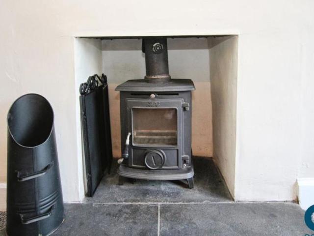 If you are looking to rent a 3 bedroom cottage in a rural, peaceful area, with direct access to the countryside, then this could be the property for you. It benefits from driveway parking and a garden and I sure to make someone a lovely home. Please contact us for more information……