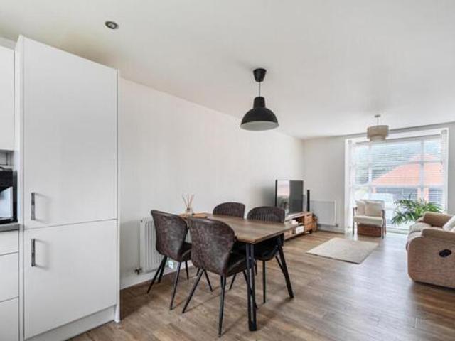 Ifould Crescent, Wokingham, 2 Bedroom Apartment