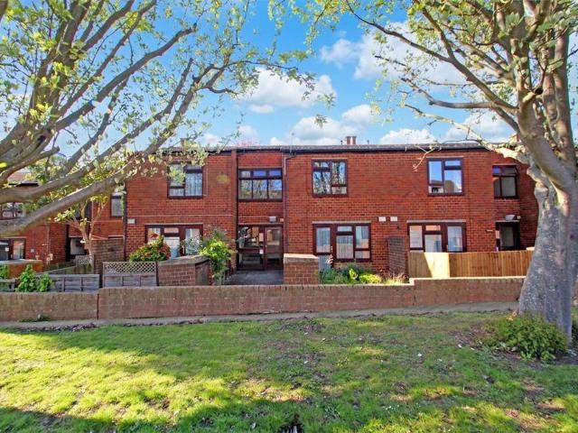 Iffley Close, Uxbridge, UB8 1 bed apartment to rent £1,450 pcm £335 pw
