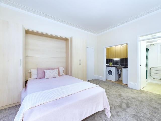 Ifield Road, Chelsea, London, SW10 Studio to rent £1,600 pcm £369 pw