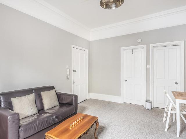 Ifield Road, Chelsea, London, SW10 Studio to rent £1,800 pcm £415 pw