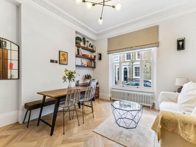 Ifield Road, London, SW10, Studio to rent £1,900 pcm £438 pw
