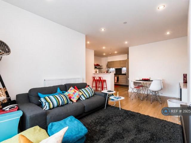 Iona Tower, London, E14 2 bed flat to rent £2,400 pcm £554 pw
