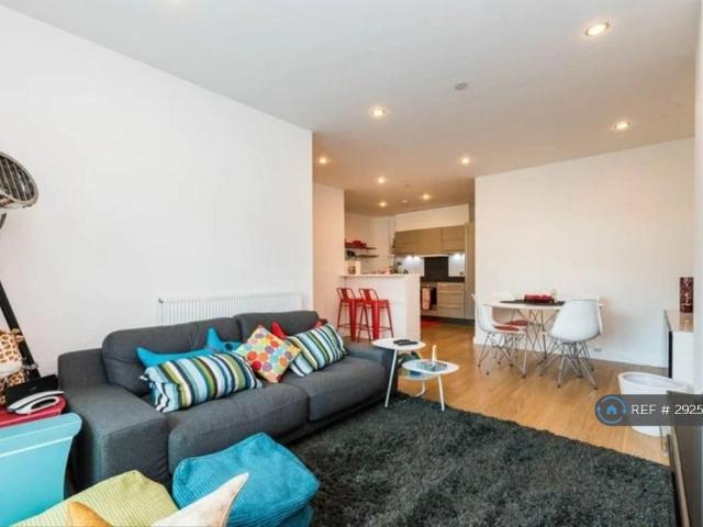 Iona Tower, London, E14 2 bed flat to rent £2,400 pcm £554 pw