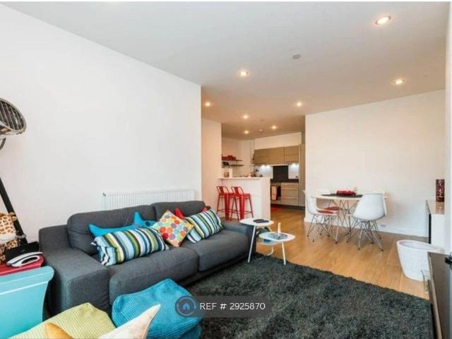 Iona Tower, London E14, 2 bed flat to rent, £2,400 pcm | PrimeLocation