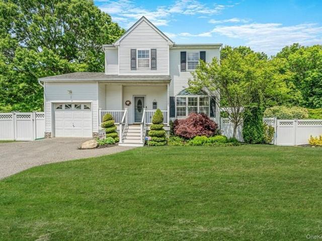 Iowa Ave, Port Jefferson Station, Home For Sale