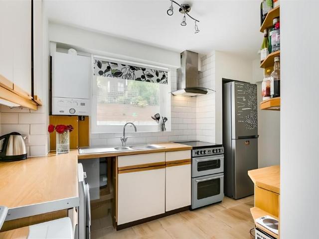 Ilminster Gardens, London, SW11 3 bed apartment to rent £3,400 pcm £785 pw