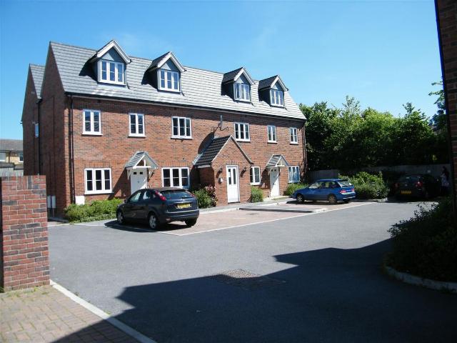 Ilminster Road, Taunton TA1, 2 bed flat to rent, £1,050 pcm | PrimeLocation