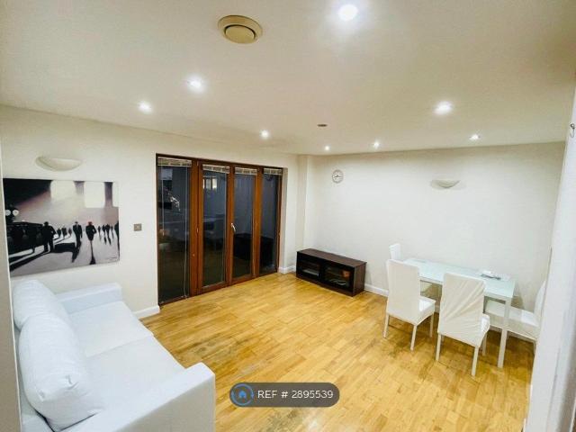Ilford Hill, Ilford IG1, 2 bed flat to rent, £1,925 pcm | PrimeLocation