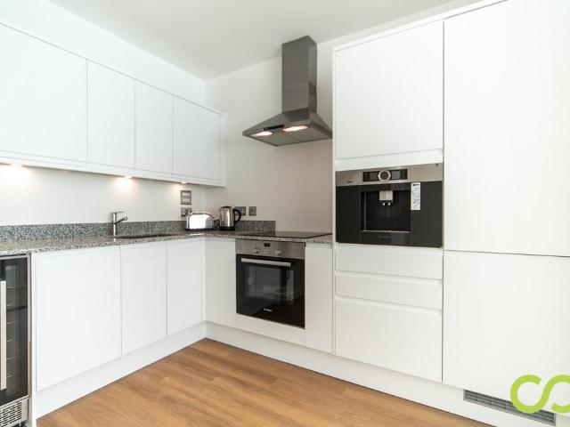 Ilford Hill, Ilford, IG1 2 bed flat to rent £2,100 pcm £485 pw