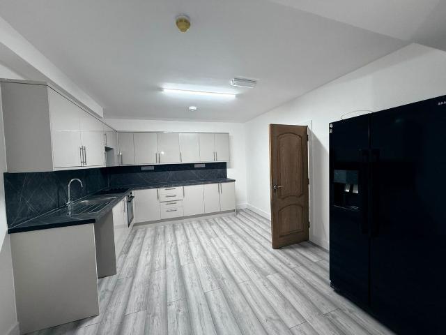 Ilford IG4, 3 bed flat to rent, £2,350 pcm | PrimeLocation
