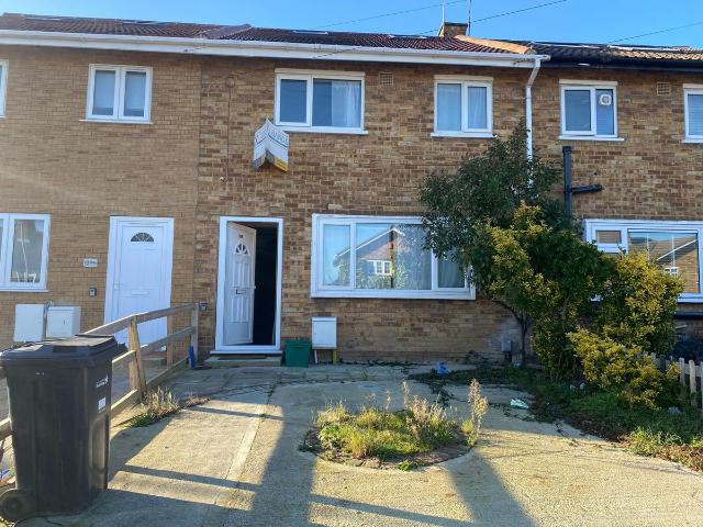 Ilford IG6, Room to rent, £650 pcm | PrimeLocation