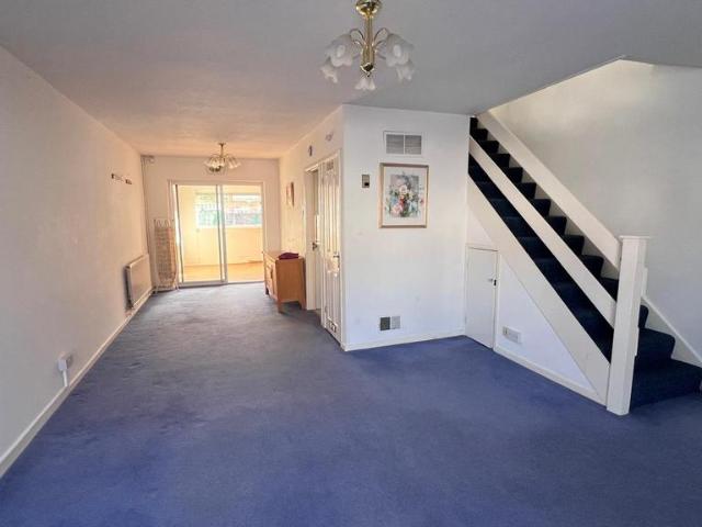Ilford, IG6 3 bed terraced house to rent £2,450 pcm £565 pw