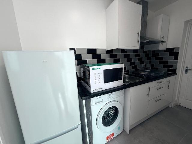 Ilford IG1, Studio to rent, £1,100 pcm | PrimeLocation