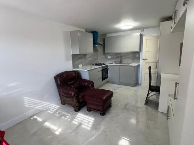 Ilford IG1, Studio to rent, £1,250 pcm | PrimeLocation