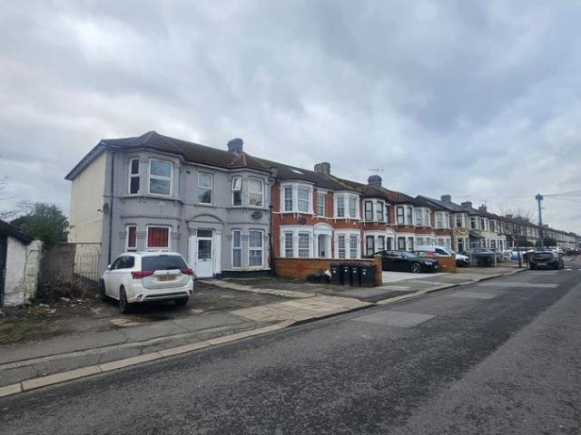 Ilford IG1, 1 bed flat to rent, £1,400 pcm | PrimeLocation