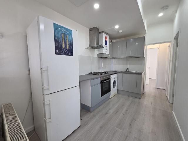 Ilford IG1, 2 bed flat to rent, £1,600 pcm | PrimeLocation