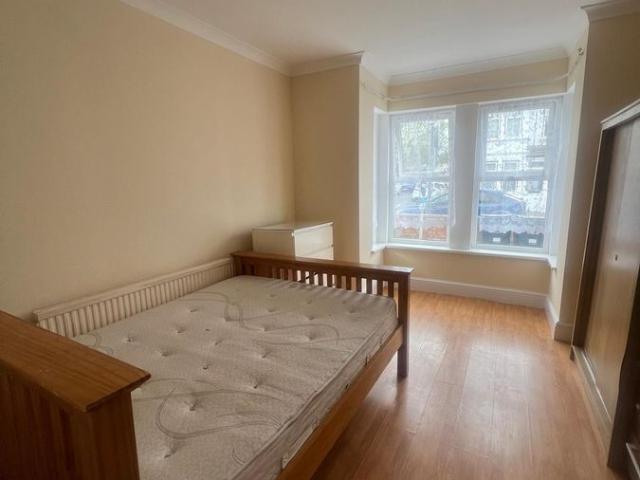 Ilford IG1, 2 bed flat to rent, £1,775 pcm | PrimeLocation