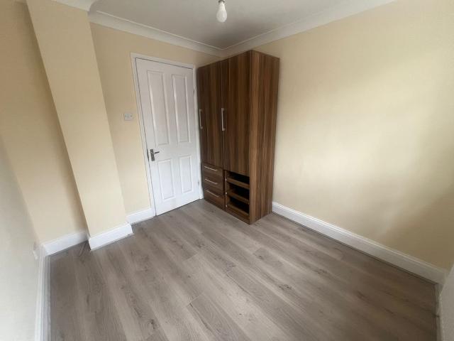 Ilford IG1, 2 bed flat to rent, £1,800 pcm | PrimeLocation