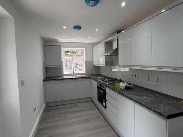 Ilford IG1, 2 bed flat to rent, £1,900 pcm | PrimeLocation