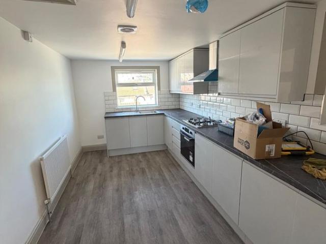 Ilford IG1, 4 bed flat to rent, £2,400 pcm | PrimeLocation