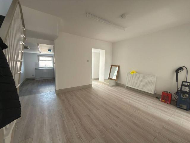 Ilford IG1, 4 bed flat to rent, £2,400 pcm | PrimeLocation