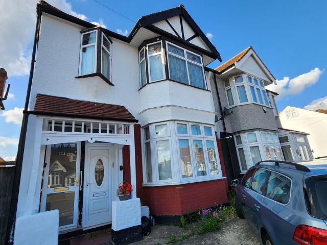 Ilford IG3, 1 bed flat to rent, £1,550 pcm | PrimeLocation