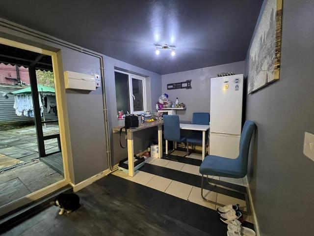 Ilford IG3, 2 bed flat to rent, £1,600 pcm | PrimeLocation