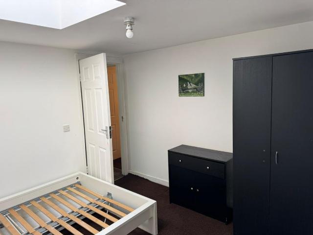 Ilford IG3, 2 bed shared accommodation to rent, £1,500 pcm | PrimeLocation
