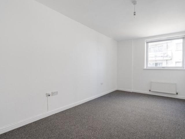 Ilford, Ilford IG1, 1 bed flat to rent, £900 pcm | PrimeLocation