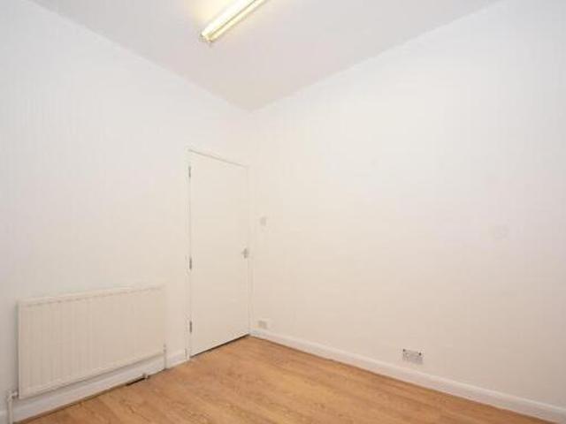 Ilford Lane, Ilford, 2 Bedroom Flat