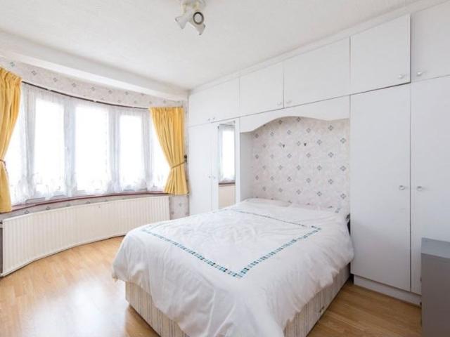 Ilford Lane, Ilford IG1, Room to rent, £850 pcm | PrimeLocation