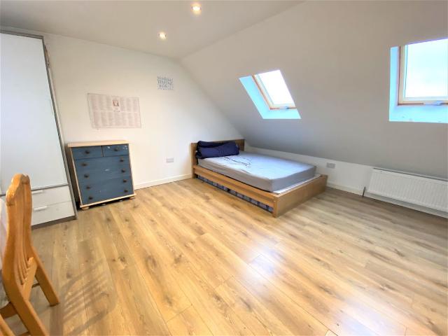 Ilford Lane, Ilford IG1, Studio to rent, £1,000 pcm | PrimeLocation