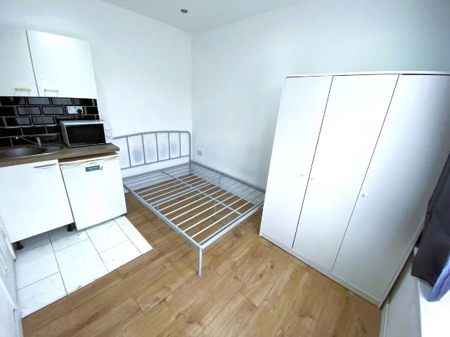 Ilford Lane, Ilford IG1, Studio to rent, £750 pcm | PrimeLocation