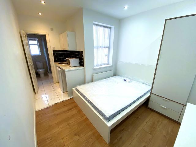 Ilford Lane, Ilford IG1, Studio to rent, £825 pcm | PrimeLocation