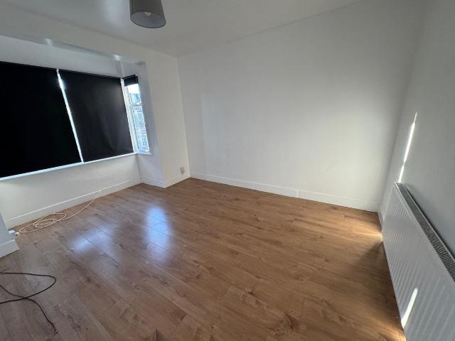 Ilford Lane, Ilford IG1, 1 bed flat to rent, £1,300 pcm | PrimeLocation