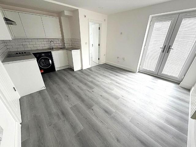 Ilford Lane, Ilford IG1 1 bed flat to rent £1,450 pcm £335 pw