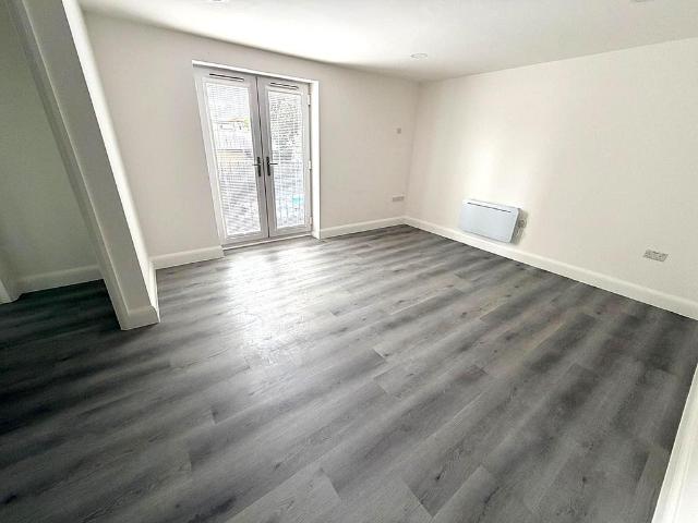 Ilford Lane, Ilford IG1 1 bed flat to rent £1,450 pcm £335 pw
